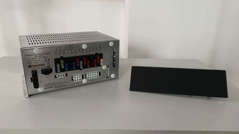 Nordelettronica NE237 + NE266 - napajalno varovalni blok in prikaz