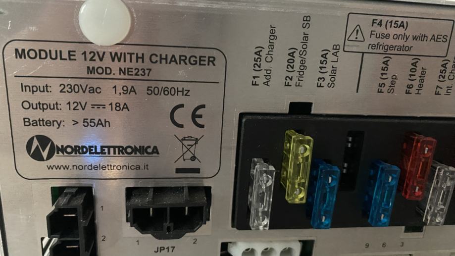 Nordelettronica NE237 + NE266 - napajalno varovalni blok in prikaz