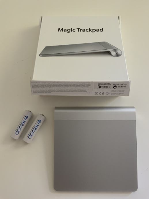 Apple sledilna tablica - Magic Trackpad 1 (z 2 polnilnima baterijama)