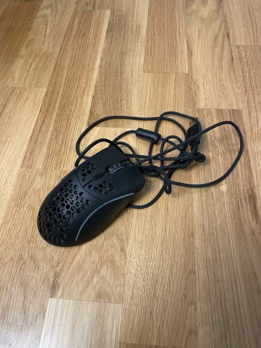 Glorious model D- miška