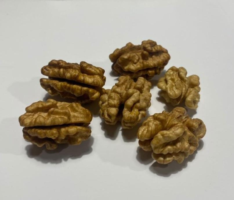 Domači luščeni orehi