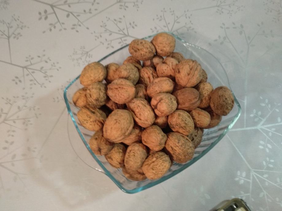 Orah Oreh u ljusci 4€/kg ili očišćeni 11€/kg