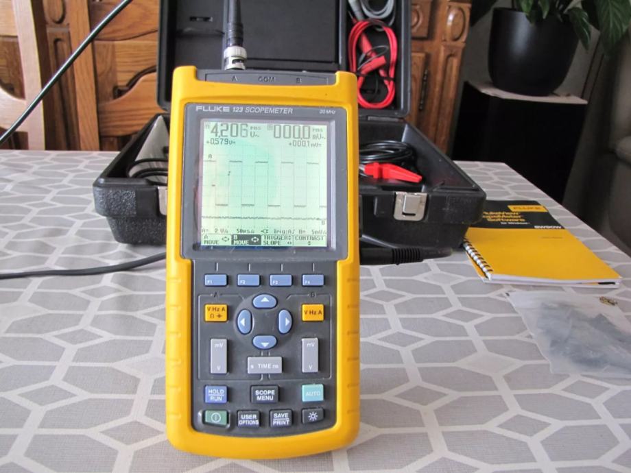 Fluke 123 scopemeter