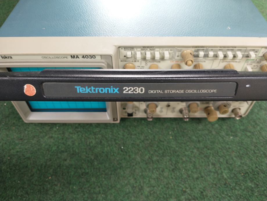Osciloskop Tektronix 2230 Iskra MA 4030 100 MHz