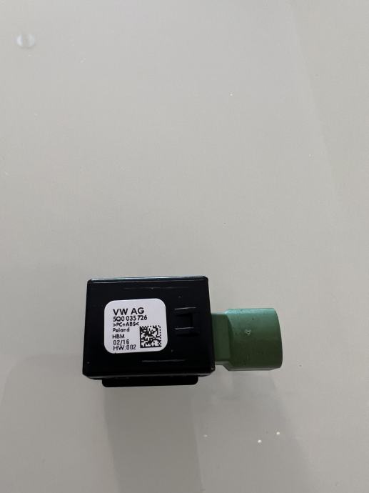 Original VW USB priključek 5Q0 035 726