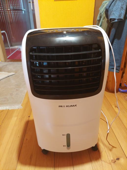 HLADILNA NAPRAVA ZA HLAJENJE ZRAKA