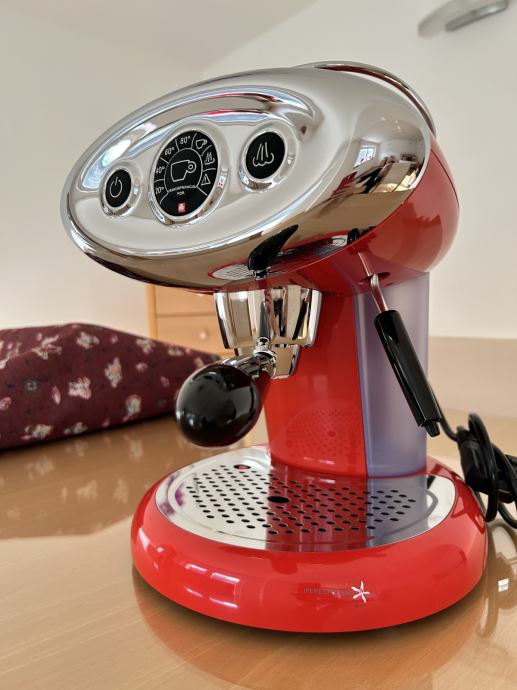 Illy kavomat FrancisFrancis! X7.1 rdeč, kot nov