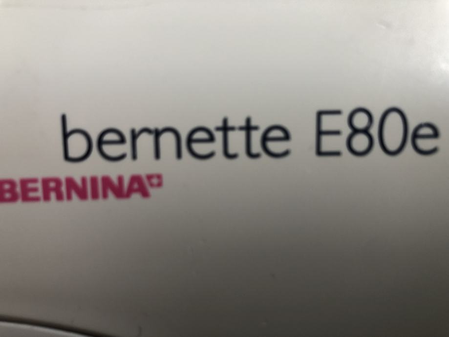 Šivalni stroj Bernette E80e