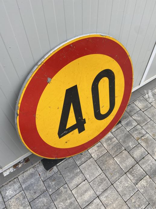 Prometni znak omejitev 40