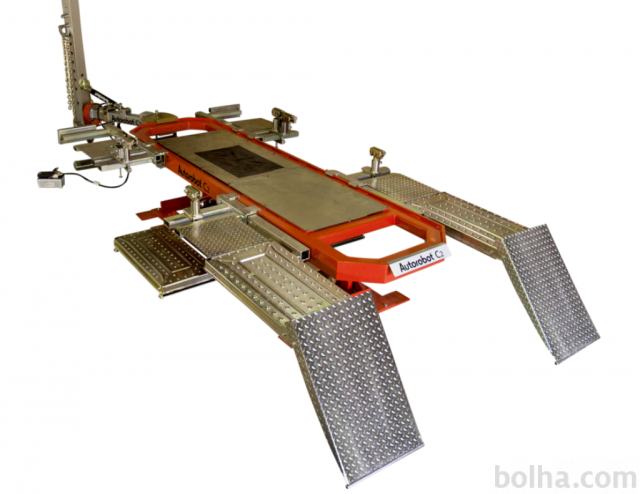 Autorobot C2 kleparska ravnalna miza.