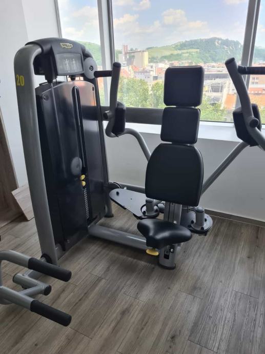 Fitnes studio Technogym - naprave za moč in kardio