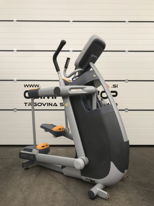 PRECOR AMT 100 - PROFESIONALNI ELIPTIK Z NASTAVLJIVIM KORAKOM