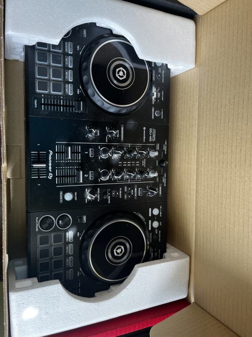 PRODAM DJ MIZO IN KONTROLER PIONEER DDJ-400