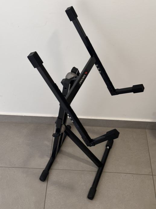 PROEL EL 700 - stojalo za combo ojačevalec - mešalno mizo - monitor