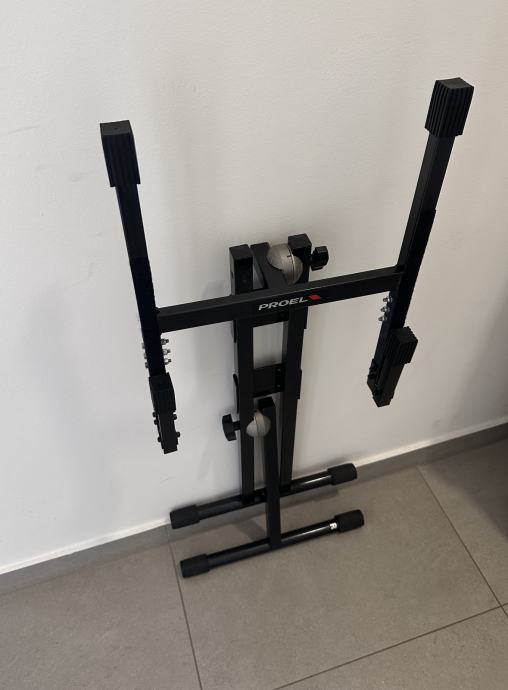 PROEL EL 700 - stojalo za combo ojačevalec - mešalno mizo - monitor
