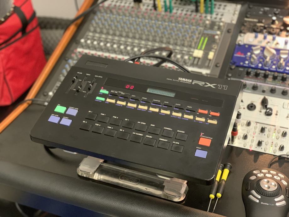 Yamaha RX11 Vintage Drum Machine ( Ritem masina )