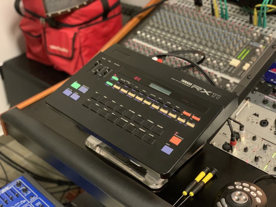 Yamaha RX11 Vintage Drum Machine ( Ritem masina )