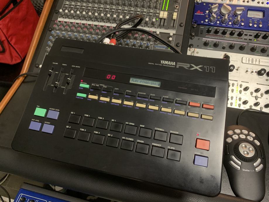 Yamaha RX11 Vintage Drum Machine ( Ritem masina )
