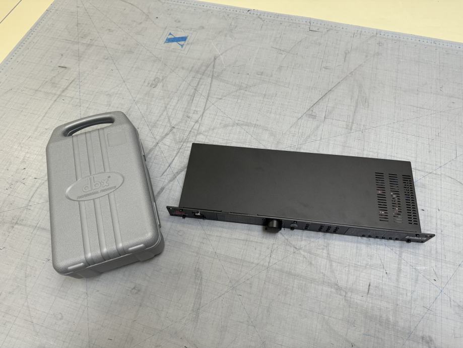 Zvočni procesor DBX Driverack PA2 in merilni mikrofon DBX RTA-M