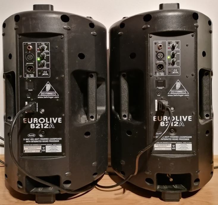 Zvočnika Behringer B212A