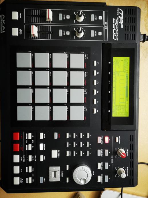 Akai MPC 2500 + JJ OS-XL