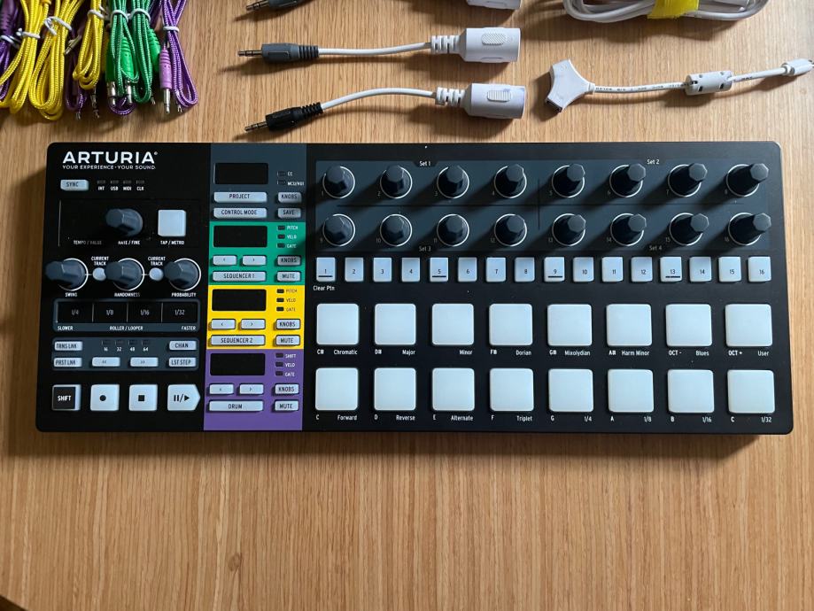 Arturia Beatstep PRO black music sequencer