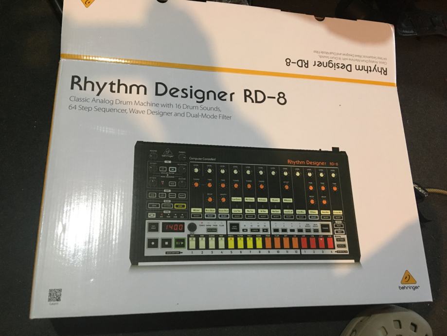 Behringer RD-8 (Roland TR-808), analogna ritem mašina
