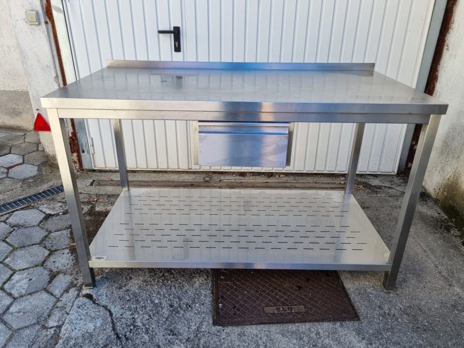 inox pult z predalom