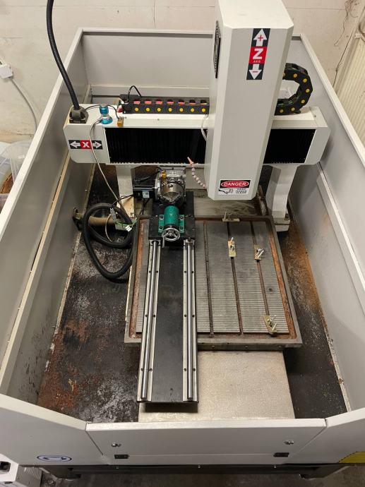 Naprodaj CNC freza