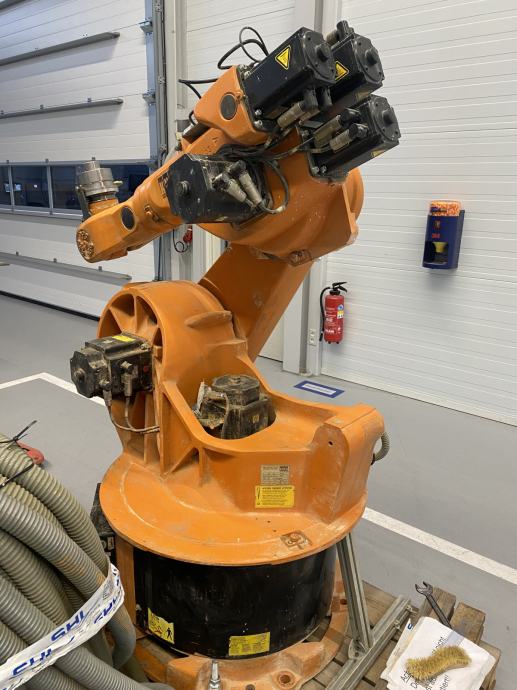 Robotska celica, industrijski Robot Kuka
