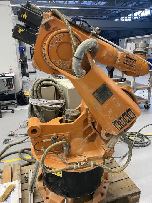 Robotska celica, industrijski Robot Kuka