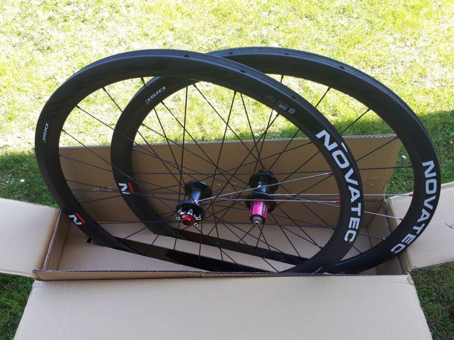 Obroči Novatec R3 DISC - Karbon, tubular
