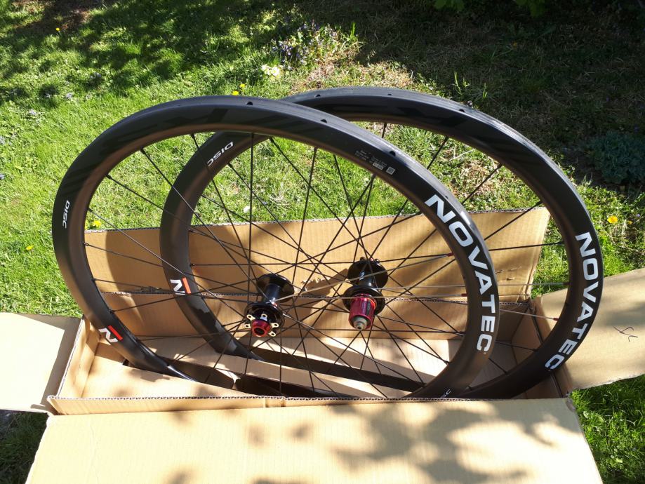 Obroči Novatec R3 DISC - Karbon, tubular
