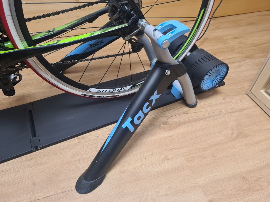 Trenažer TACX Genius