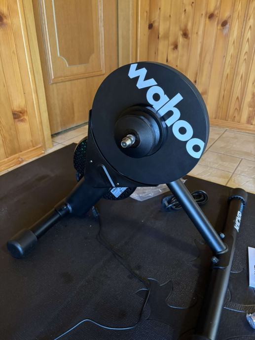 Wahoo Kickr Core + Zwift Cog & Click