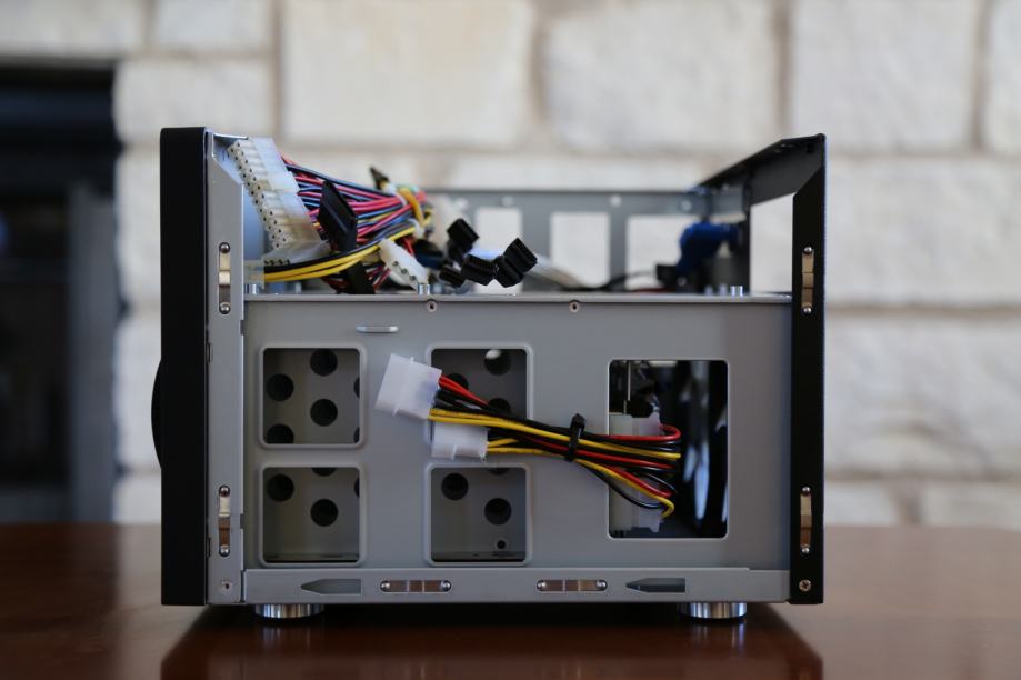 NOVO!NAS 8bay,U-NAS NSC-810A,Supermicro X10SDV-4C-TLN2F, SSD, SS-350M1