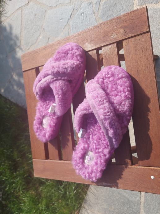 UGG COPATI.ŠT. 40 KOT NOVI. VIJOLIČNI