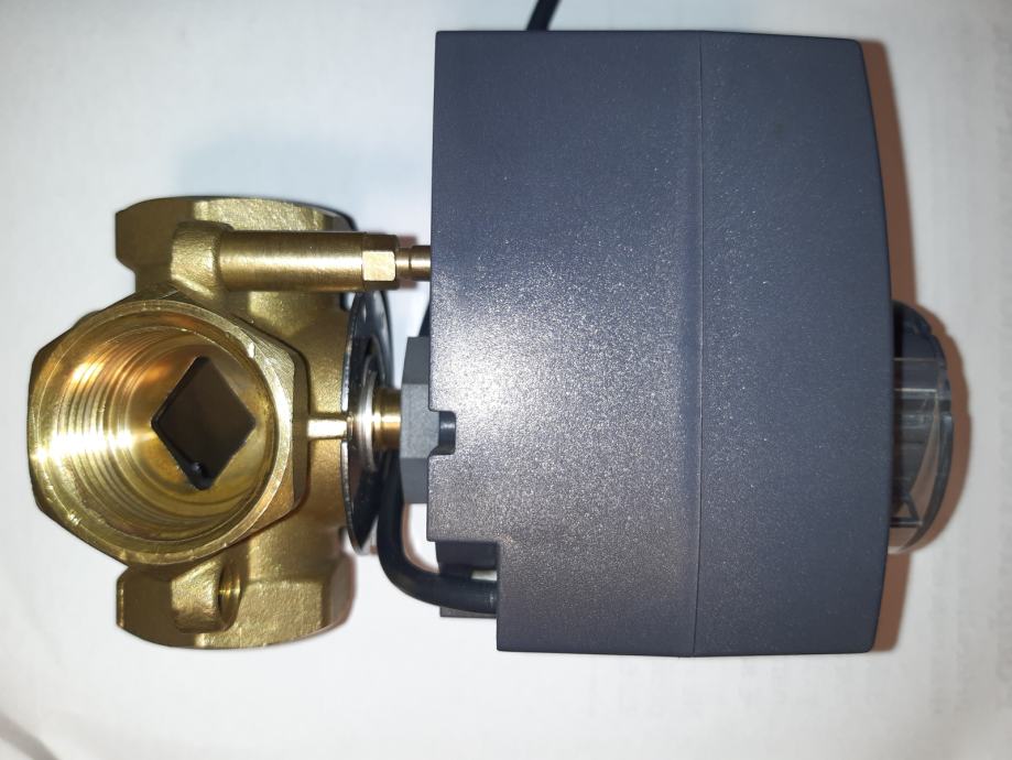 Motorni pogon Seltron Promix AVC05 s štiripotnim mešalnim ventilom 1