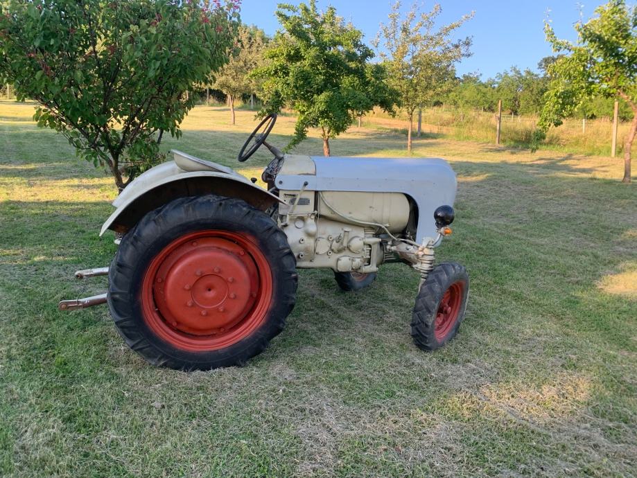 Traktor Porsche A 133