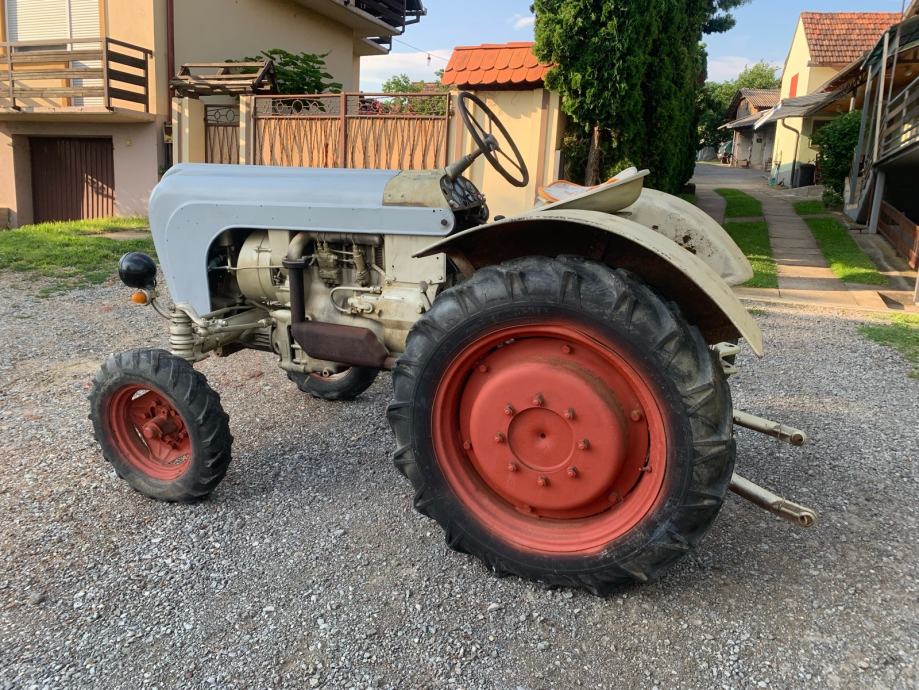 Traktor Porsche A 133