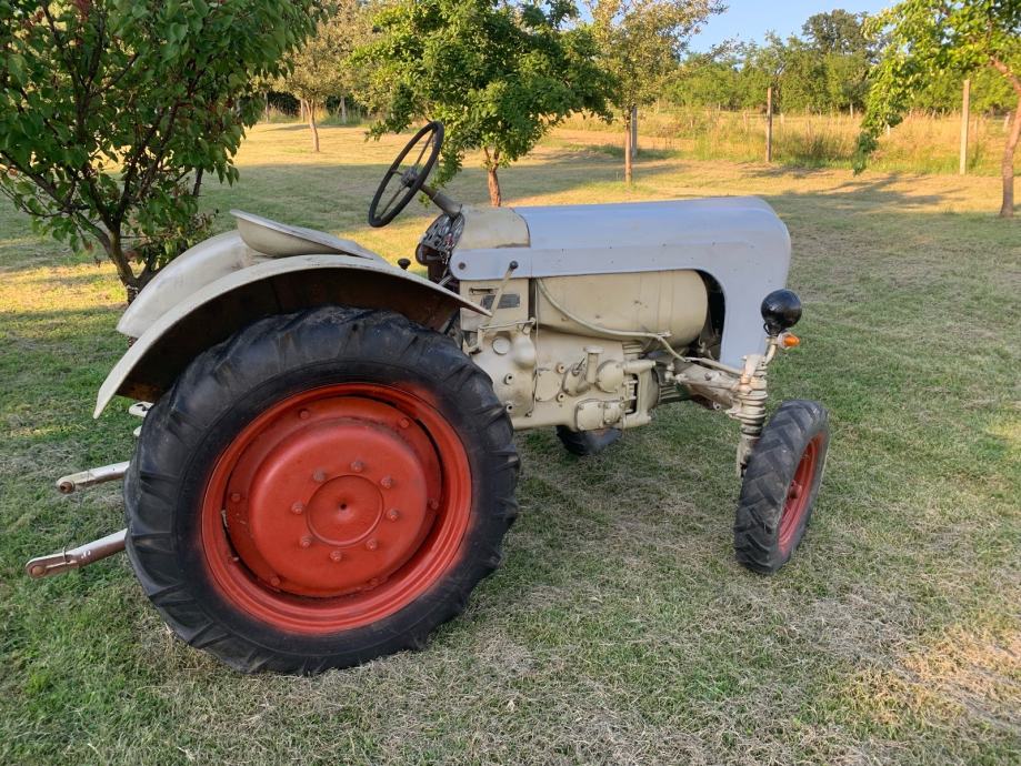 Traktor Porsche A 133