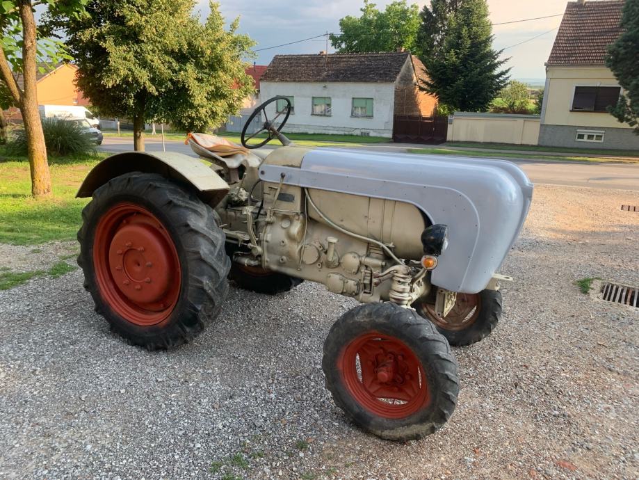 Traktor Porsche A 133