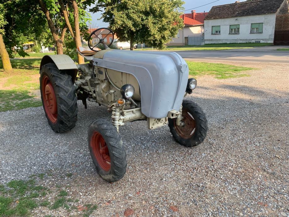 Traktor Porsche A 133