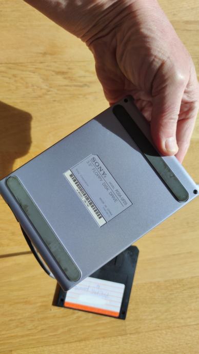 Prodam predvajalnik disket-floppy disk drive Sony Vaio