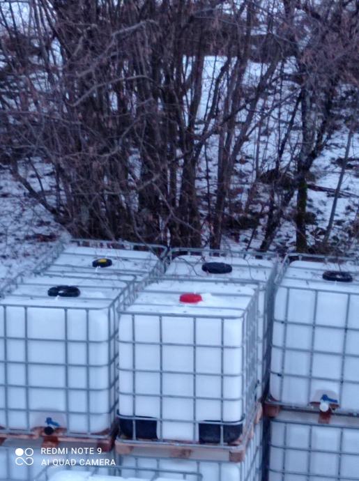 Cisterne 1000l za vodo na paleti