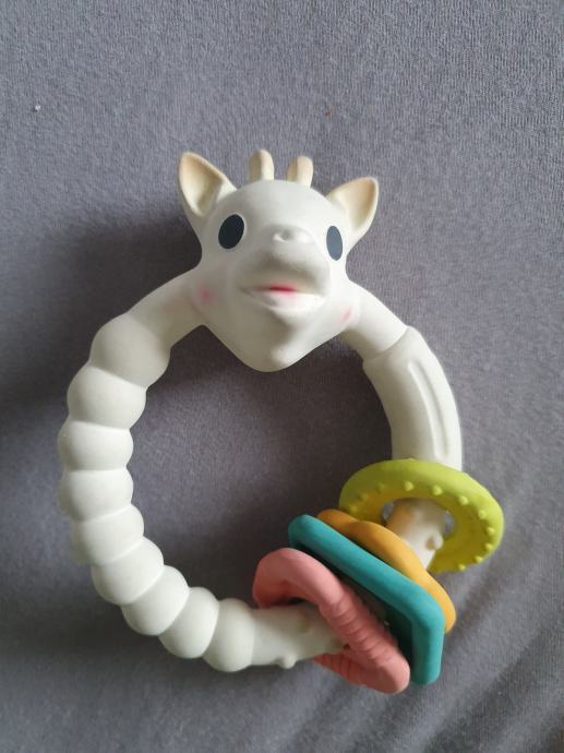 Grizalo Monkey in žirafa Sophie skupaj