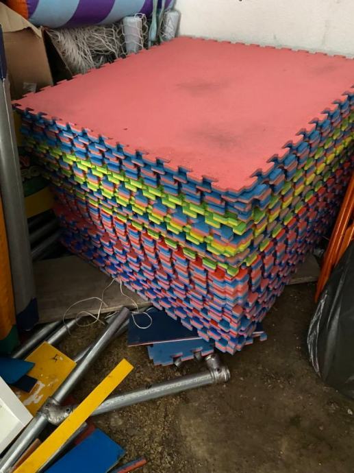 Penasta igralna podloga puzzle sestavljanka