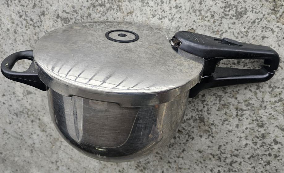 FISSLER EKONOM LONEC vitavit 4.5L Rabljeno Cena 10€ Ljubljana