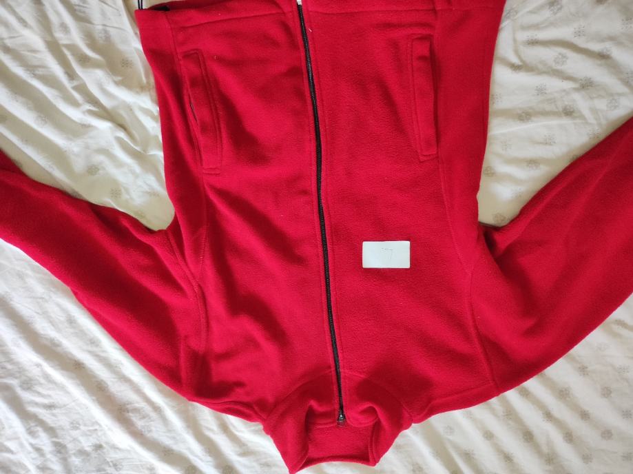 Več vrst ženskih oblačil skupaj/posamično