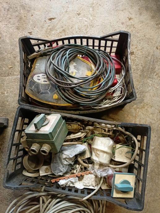 Različen elektro material